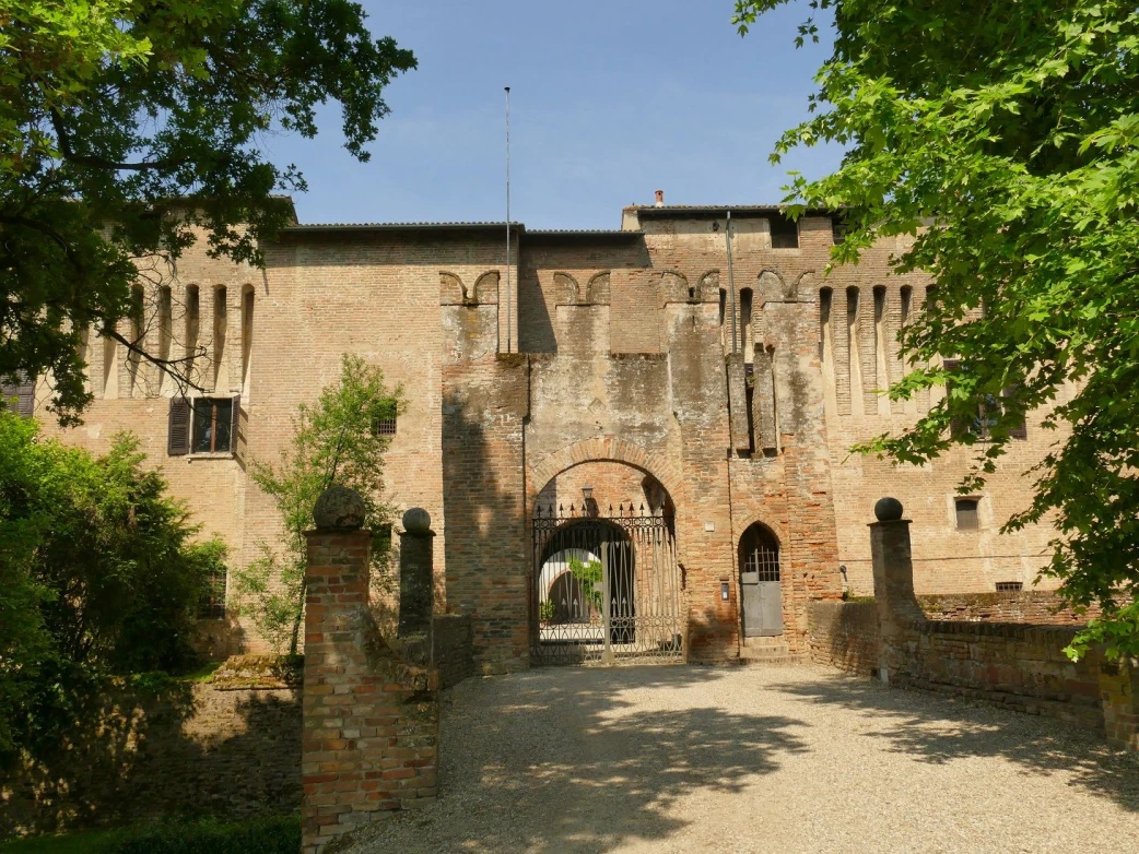 Castle of Maccastorna | To be seen e-bike friendly Cremona | BikeSquare